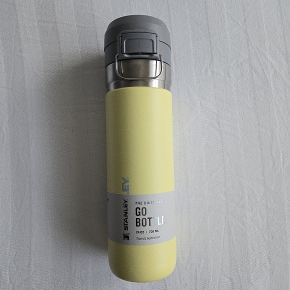 Stanley | Kitchen | New Stanley Pomelo Yellow 24 Oz Quick Flip Go ...